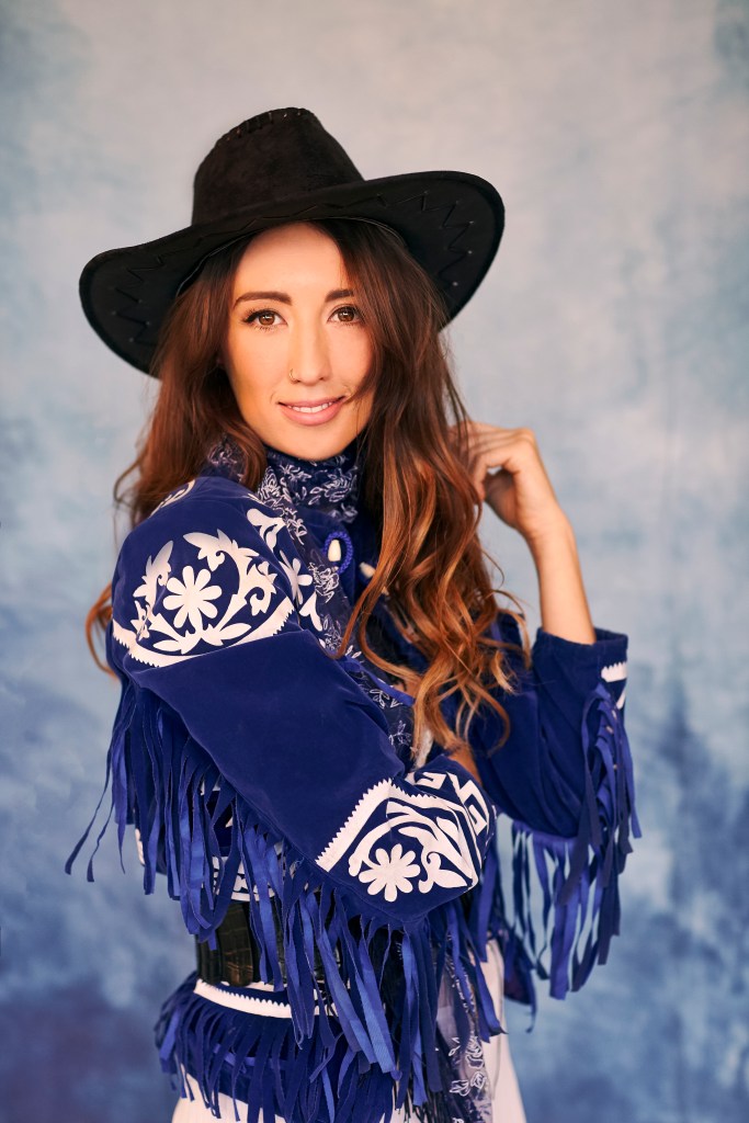 Singer and Songwriter Harleymoon Kemp shares her 5 things to do today ...