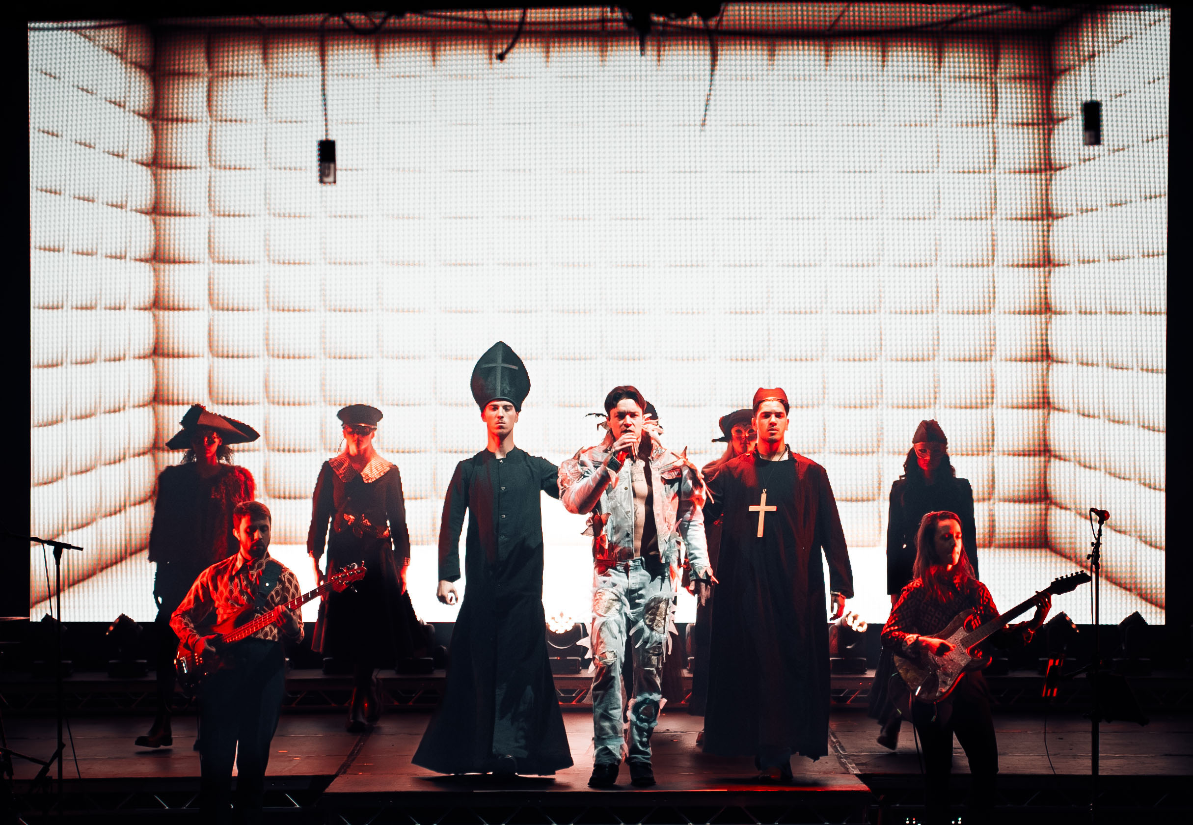 5 Reasons to Experience 'The Rock'n'Roll Alien' at the Adelphi Theatre ...